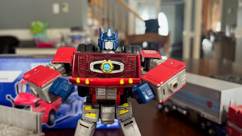 Transformers Generations - VNR Optimus Prime Action Figure Toy ...
